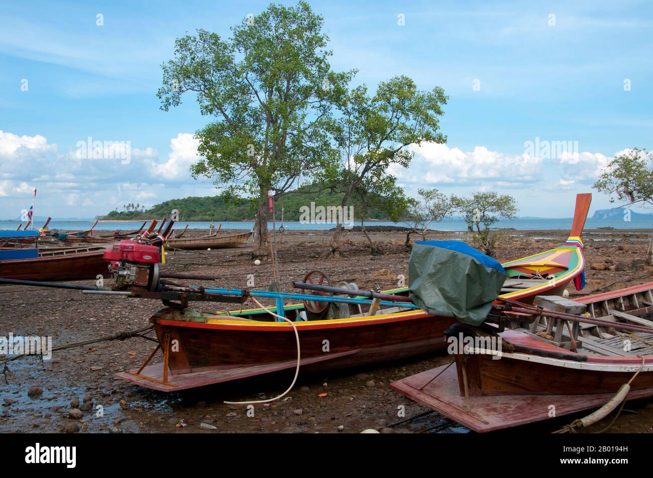 Moken boats hi-res stock photography and images - Alamy