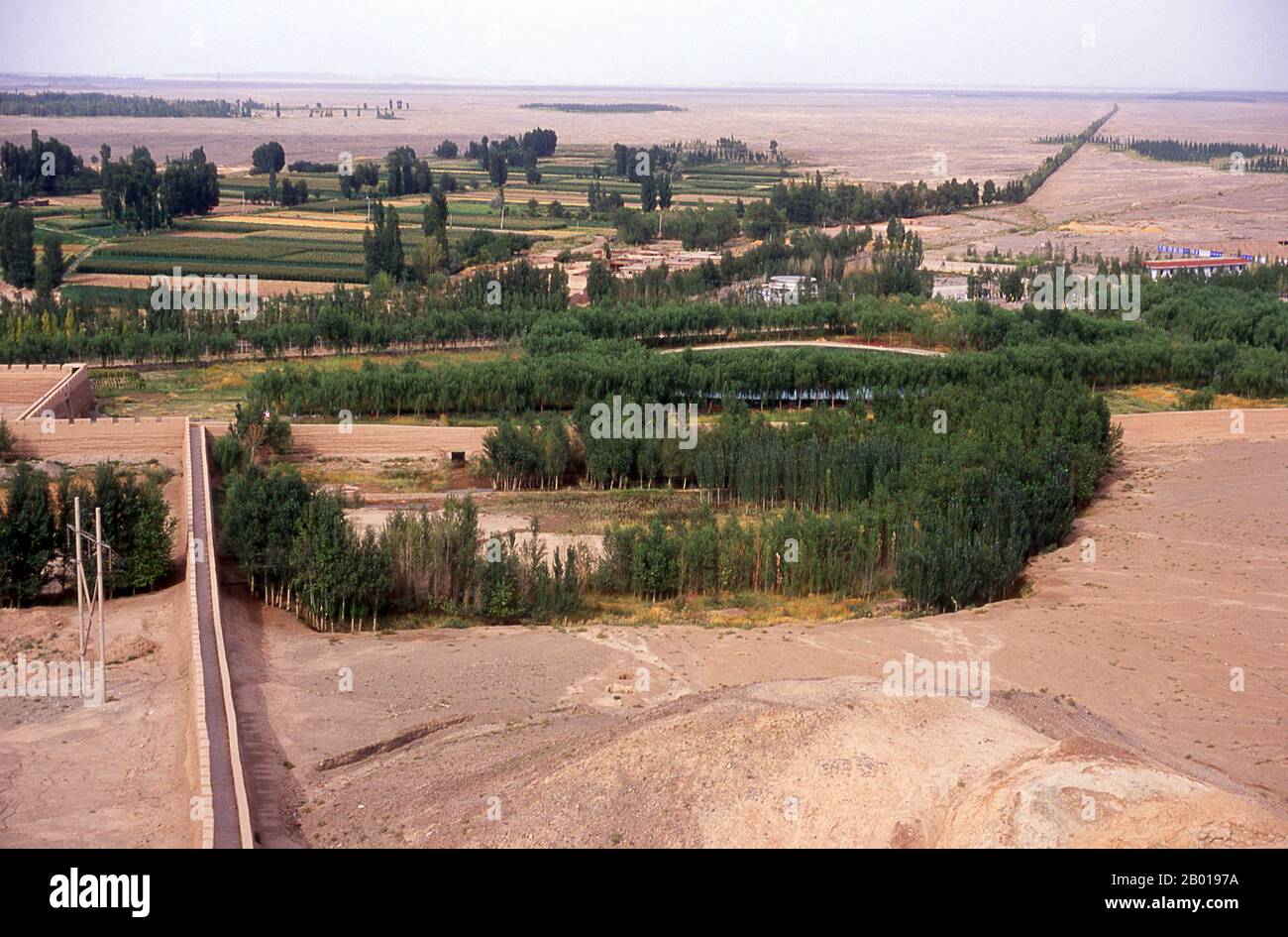 China: The Overhanging Great Wall (Xuanbi Changcheng) 8 km northwest of ...