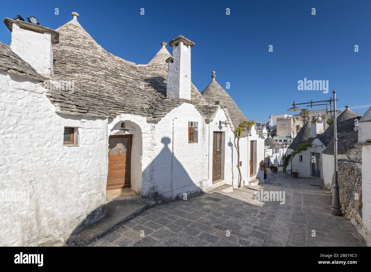 Traditional apulian dry stone hut with a conical roof hi-res stock ...