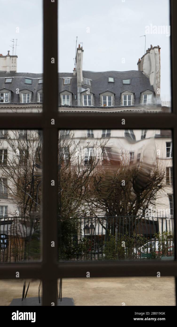 Distorted buildings hi-res stock photography and images - Alamy