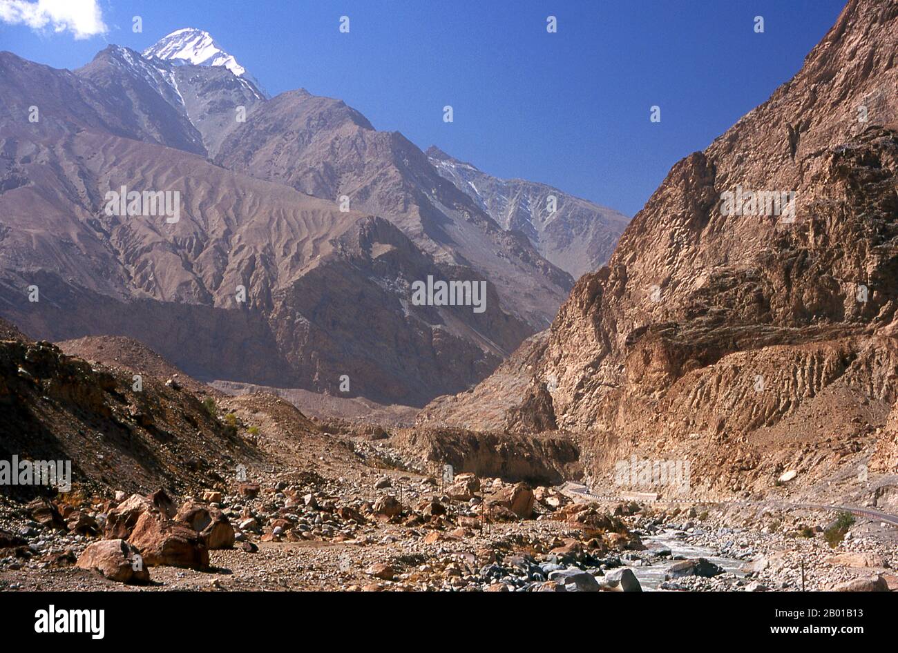 China: Karakoram Highway in the Pamir Mountains, Xinjiang. The Pamir ...