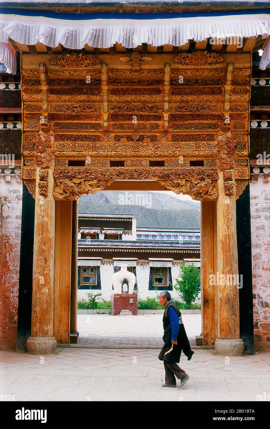 China: A Tibetan pilgrim at Labrang Monastery, Xiahe, Gansu province ...