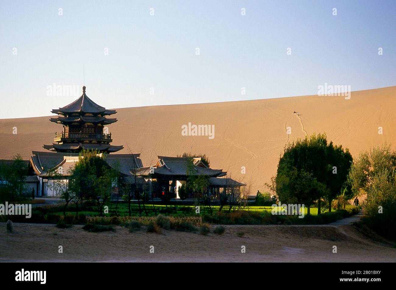 China: Temple next to the singing sand dunes of Mingsha Shan (Mingsha ...