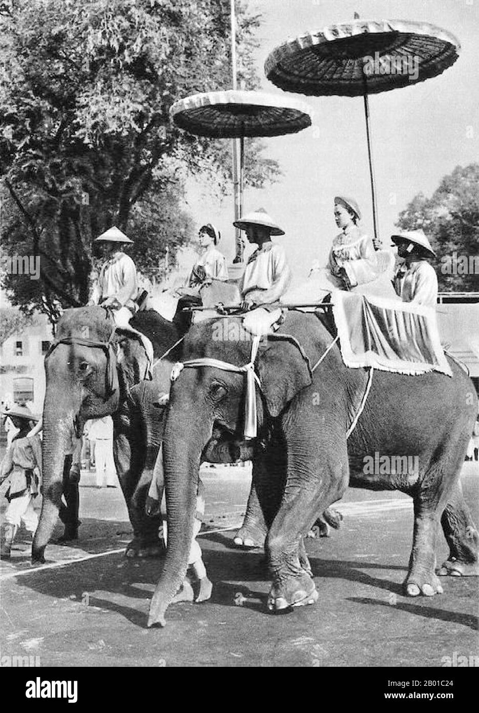 Vietnam: The Trung Sisters (Hai Ba Trung) Parade in Saigon, 26 April ...