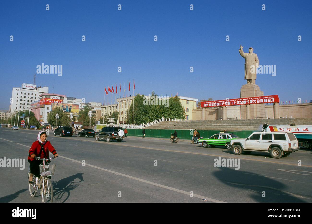 China: Statue of Mao Zedong (26 December 1893 - 9 September 1976 ...