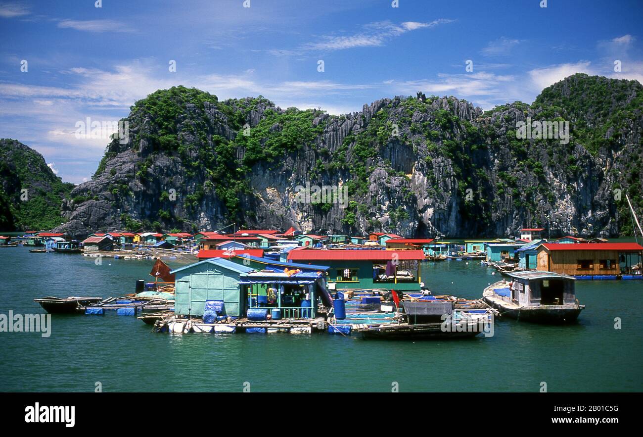 Vietnam: Floating fishing village, Halong Bay, Quang Ninh Province. In ...