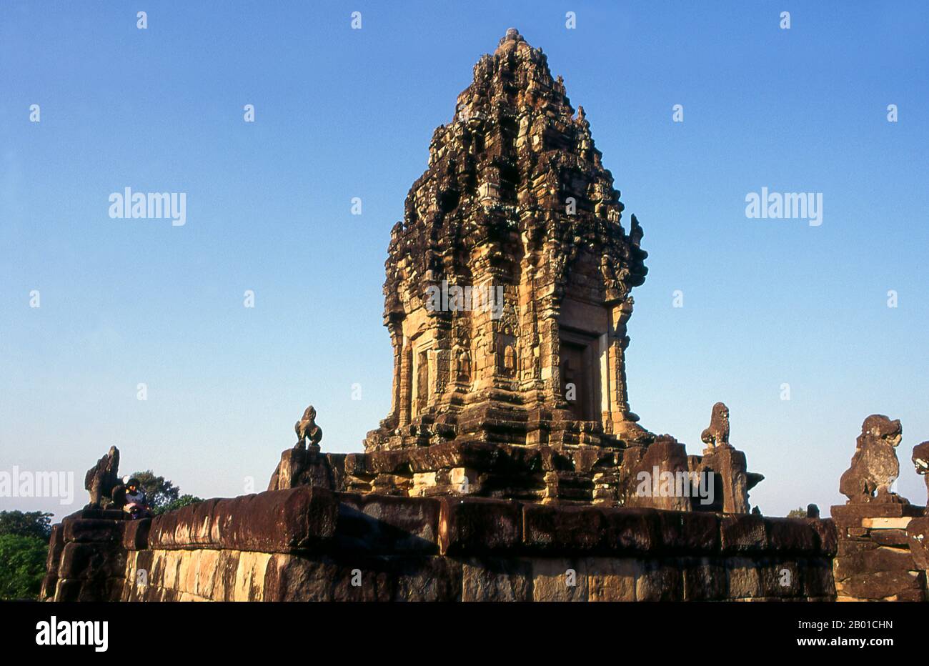 Cambodia: The main tower in the central sanctuary, Bakong temple ...