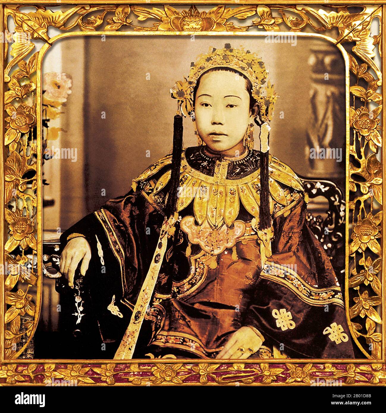 Malaysia: A Peranakan bride in Penang, early 20th century. Peranakan ...