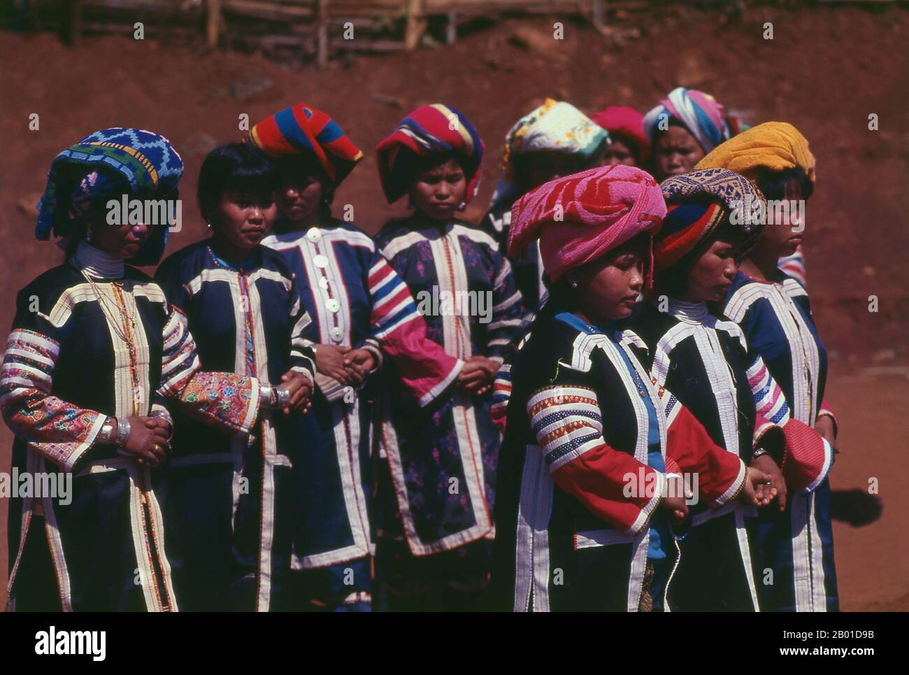 Lahu ethnic dance hi-res stock photography and images - Alamy