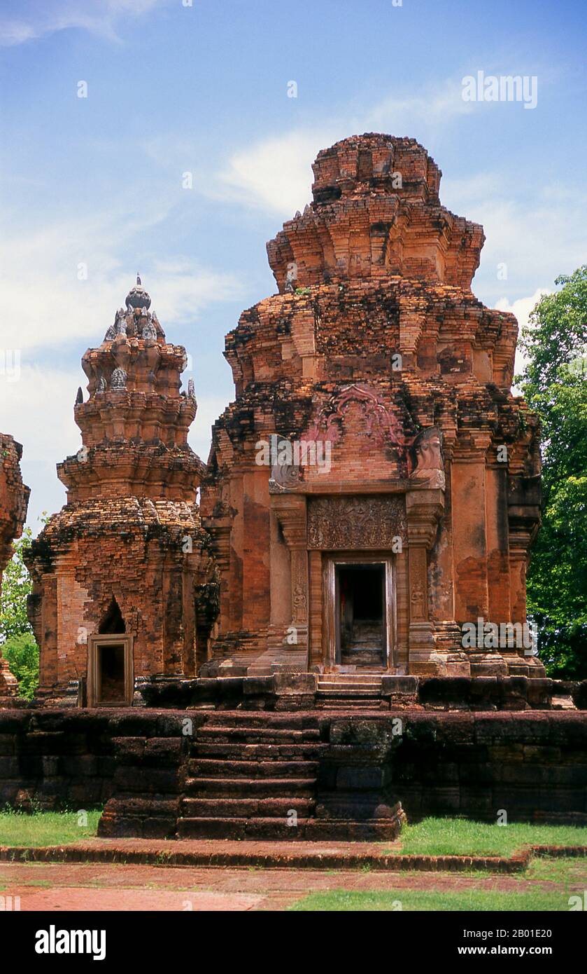 Thailand: The brick prangs of Prasat Sikhoraphum, Surin Province ...