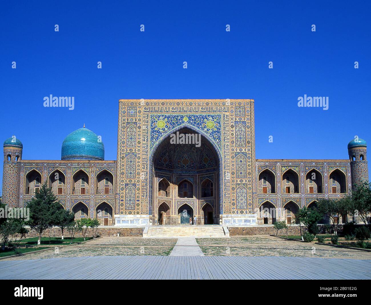 Uzbekistan: The main facade of Tillya Kari Madrassa, The Registan ...