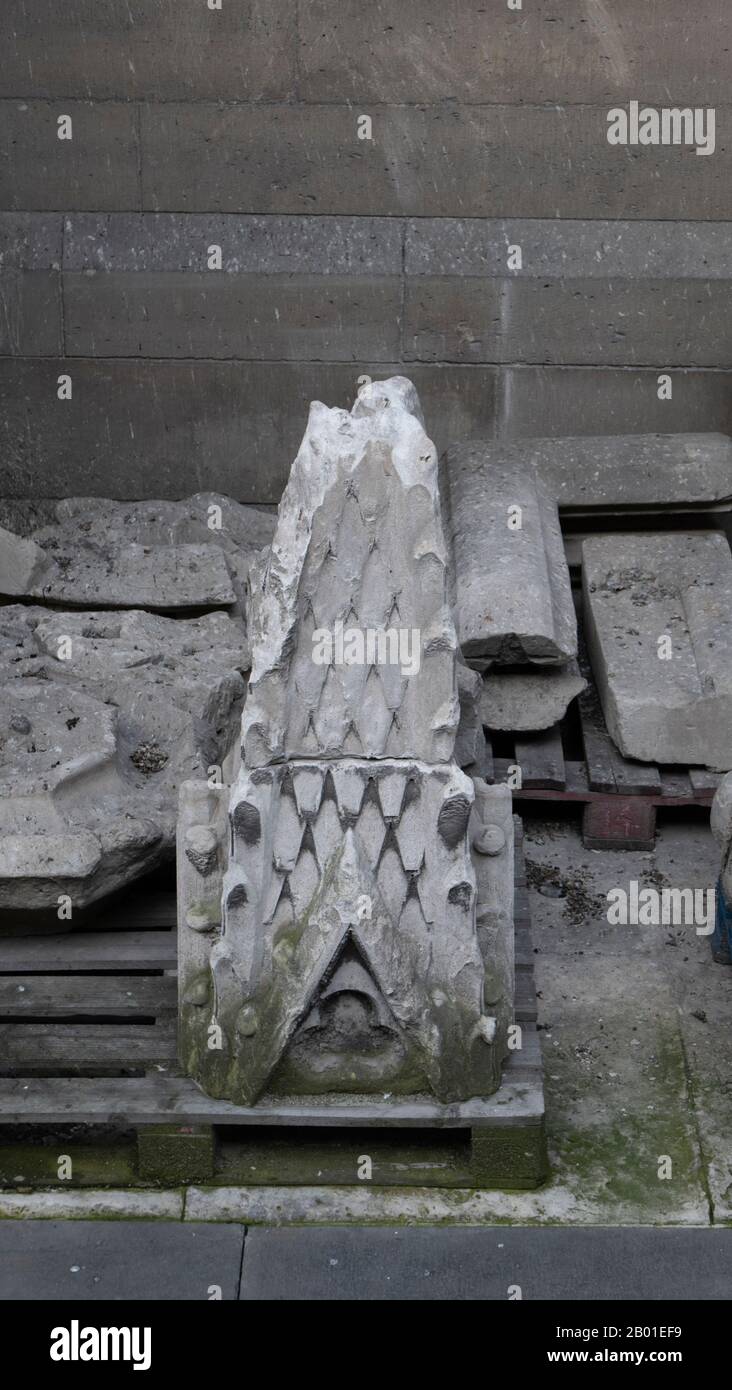 Trefoil carving hi-res stock photography and images - Alamy