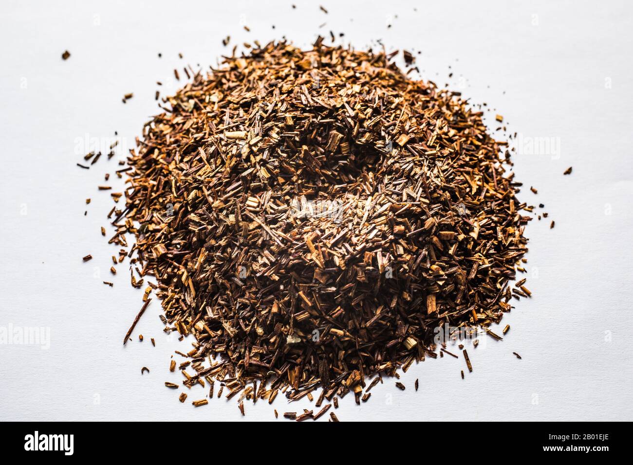 crushed tea leaves in a heap Stock Photo - Alamy