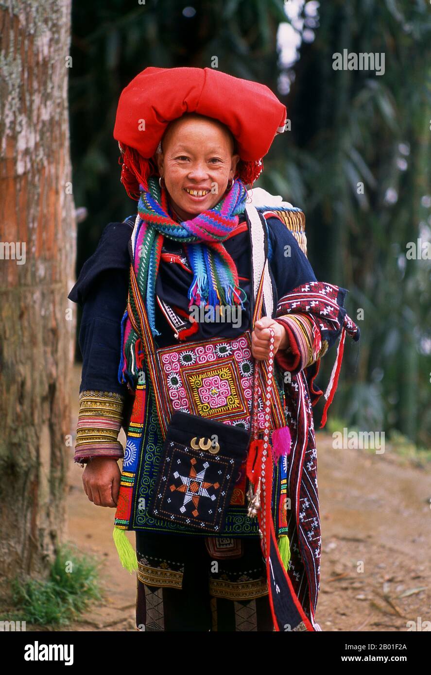 Vietnam: Red Dao (Zao) woman, Tha Phin village, near Sapa. The Yao ...