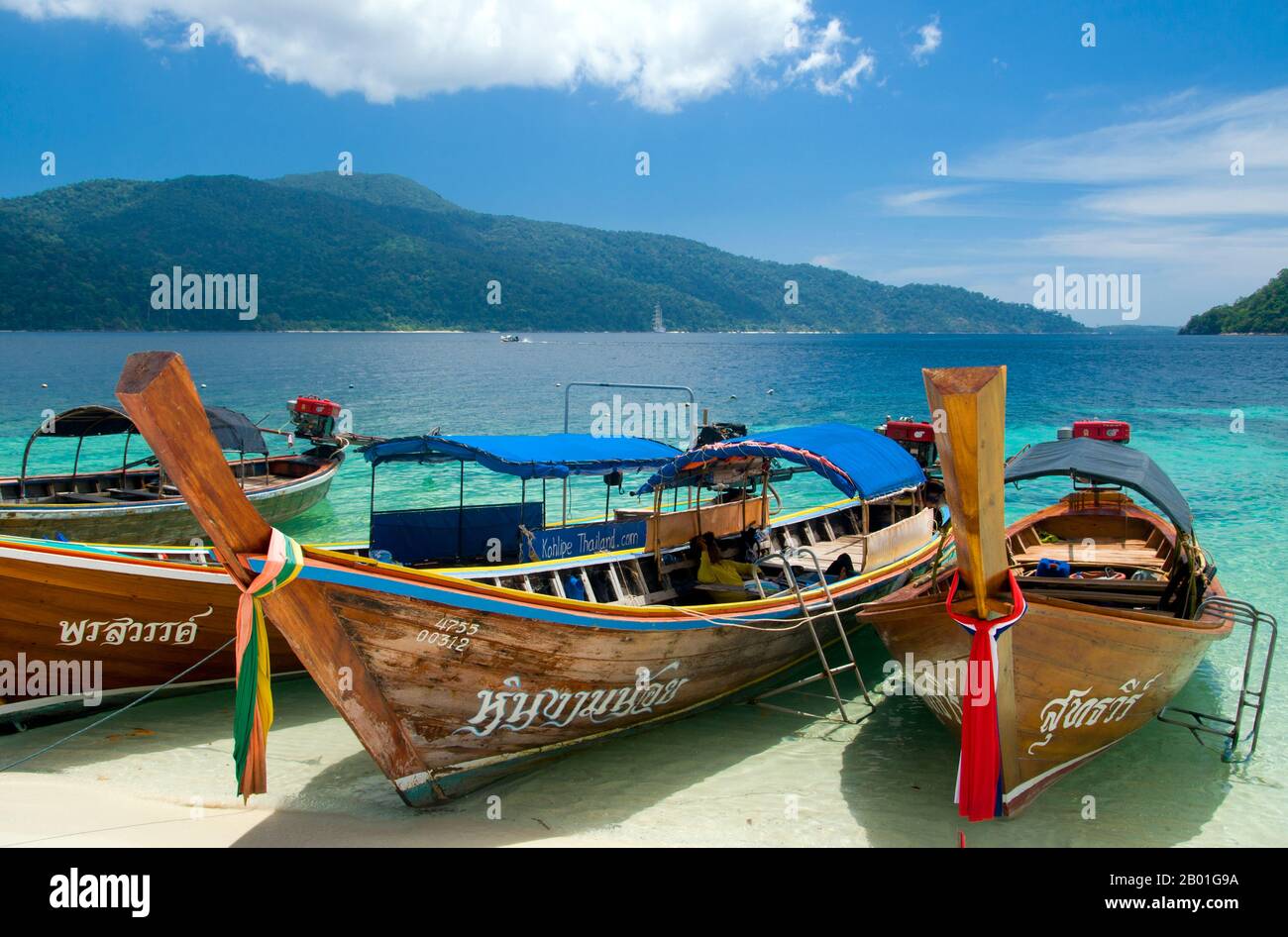 Thailand: Boats lined up on the beach with Ko Adang in the background ...