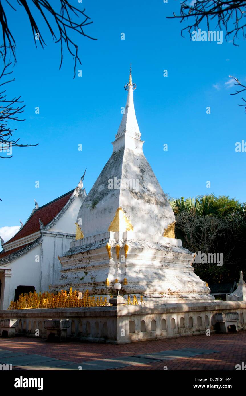 Thailand: Ton phueng (made from bamboo and sun-heated wax) offerings ...