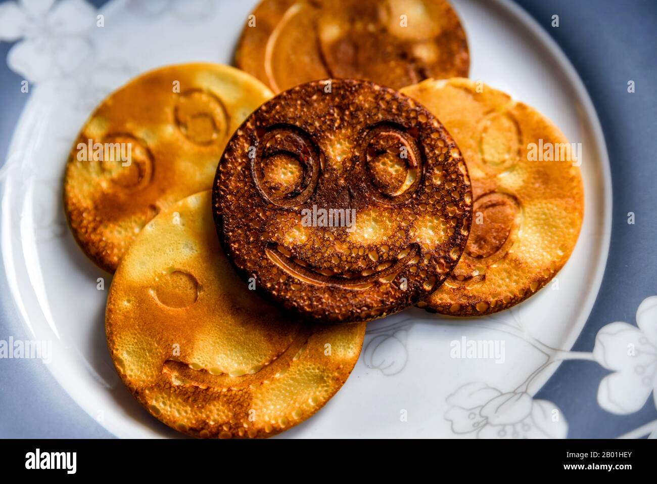 Pancake as face plate hi-res stock photography and images - Alamy