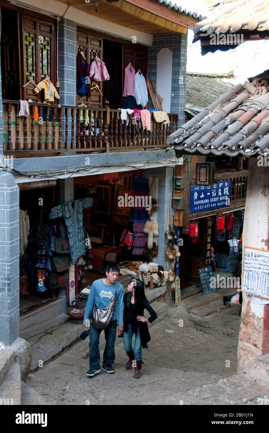 China: The winding backstreets of Lijiang Old Town, Yunnan Province ...