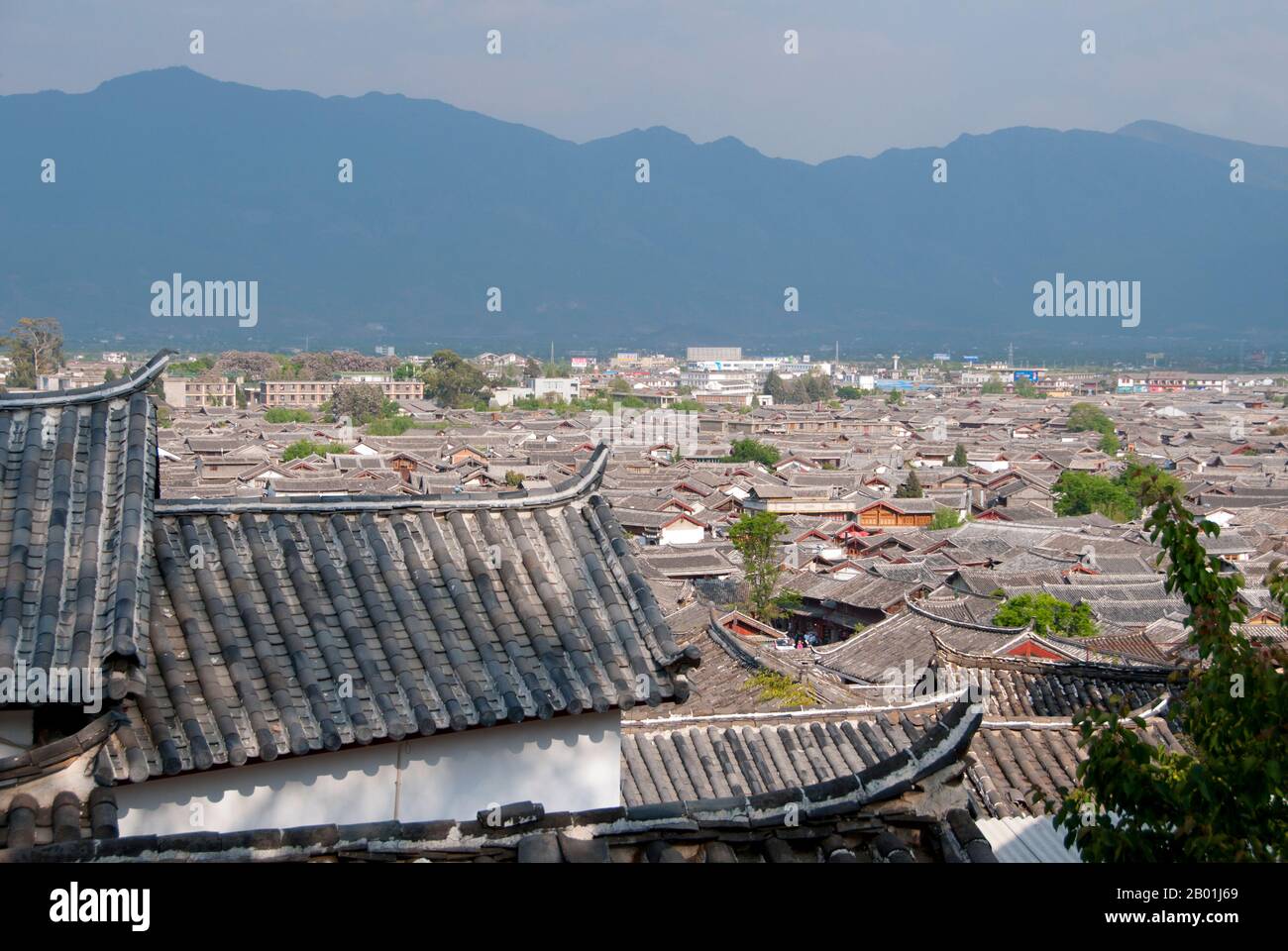 China: Roofs of Lijiang Old Town, Yunnan Province. The Naxi or Nakhi ...