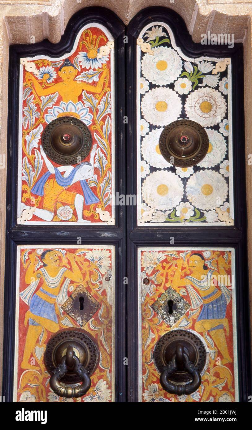 Sri Lanka: The decorated doors of the Asgiriya Vihara (temple), Kandy ...