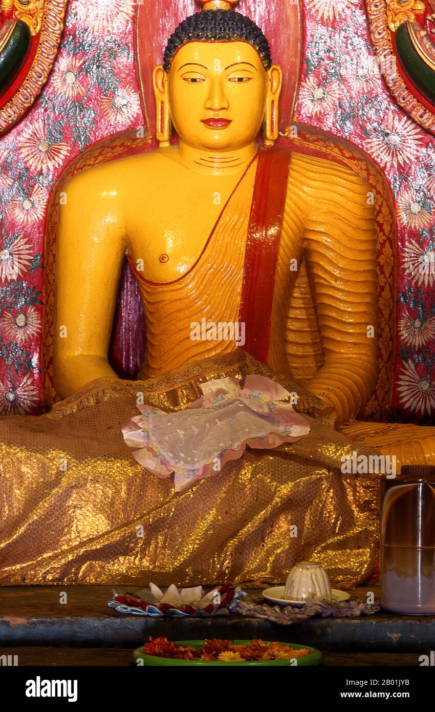 Sri Lanka: Main Buddha shrine at Asgiriya Vihara (temple), Kandy ...