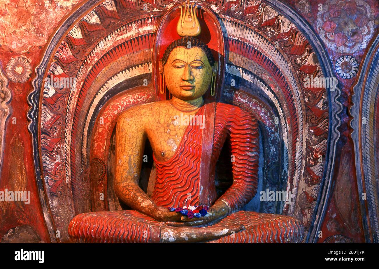 Sri Lanka: Buddha at Asgiriya Vihara (temple), Kandy. Asgiriya Vihara ...