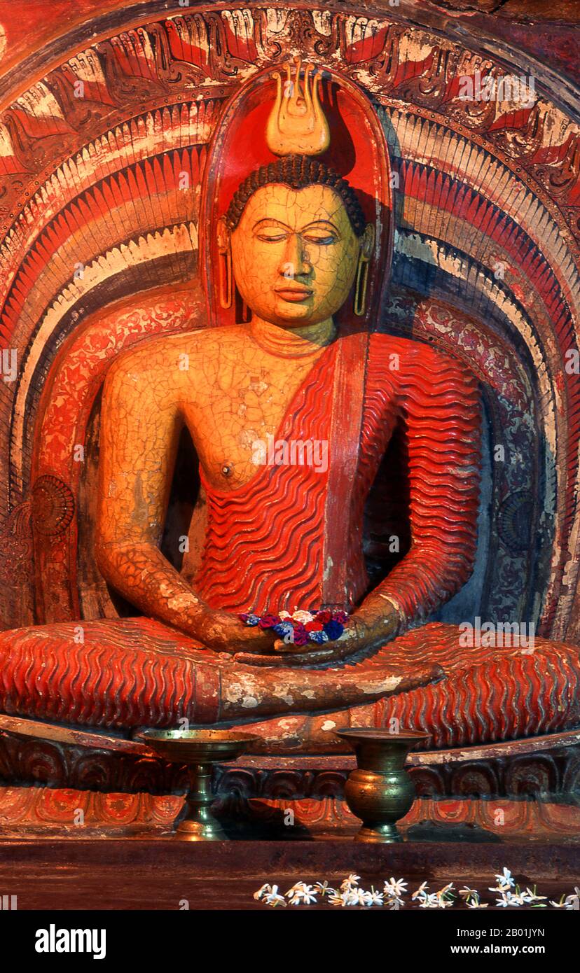 Sri Lanka: Buddha at Asgiriya Vihara (temple), Kandy. Asgiriya Vihara ...