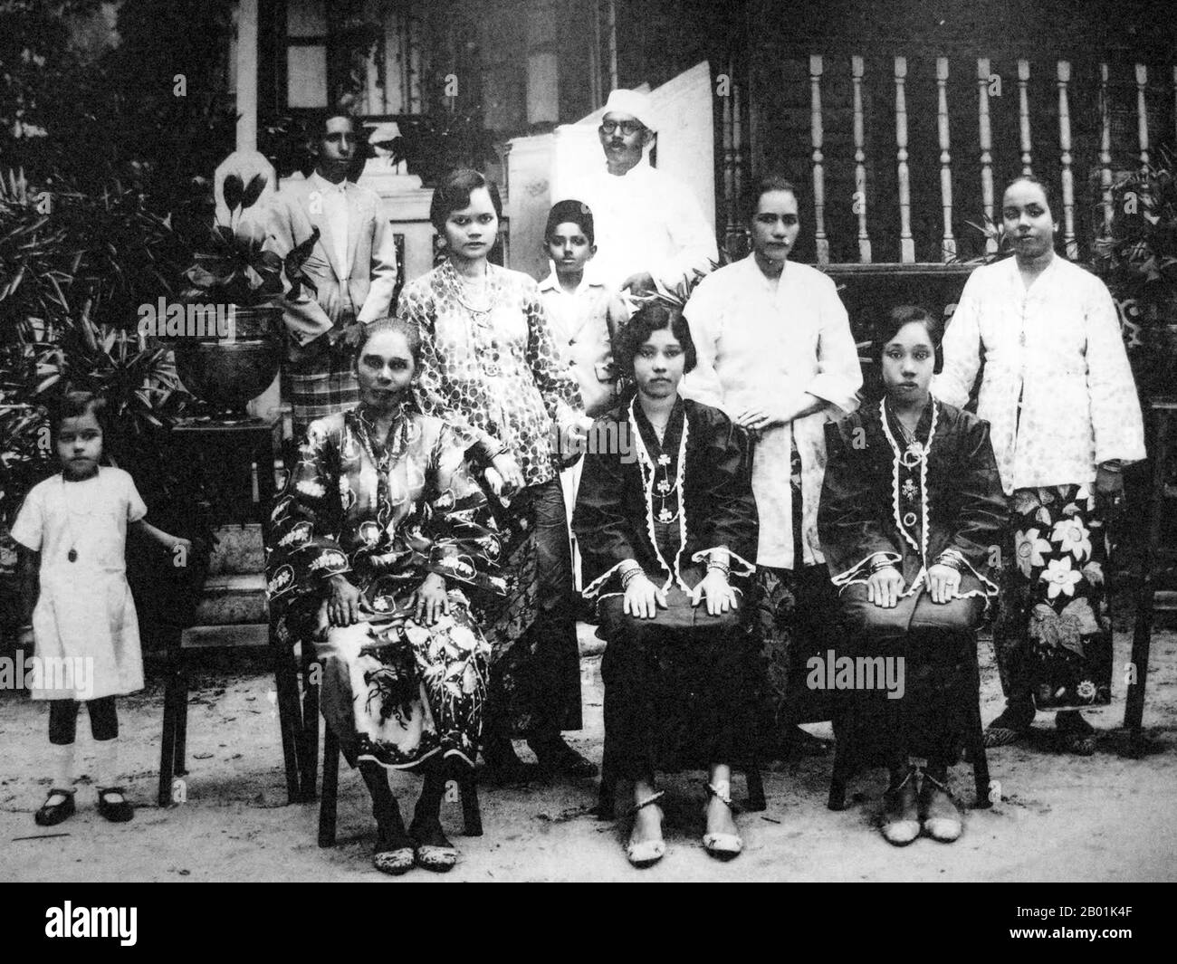 Indonesia: Peranakan Jawi. A Chinese Peranakan family in Java, early ...