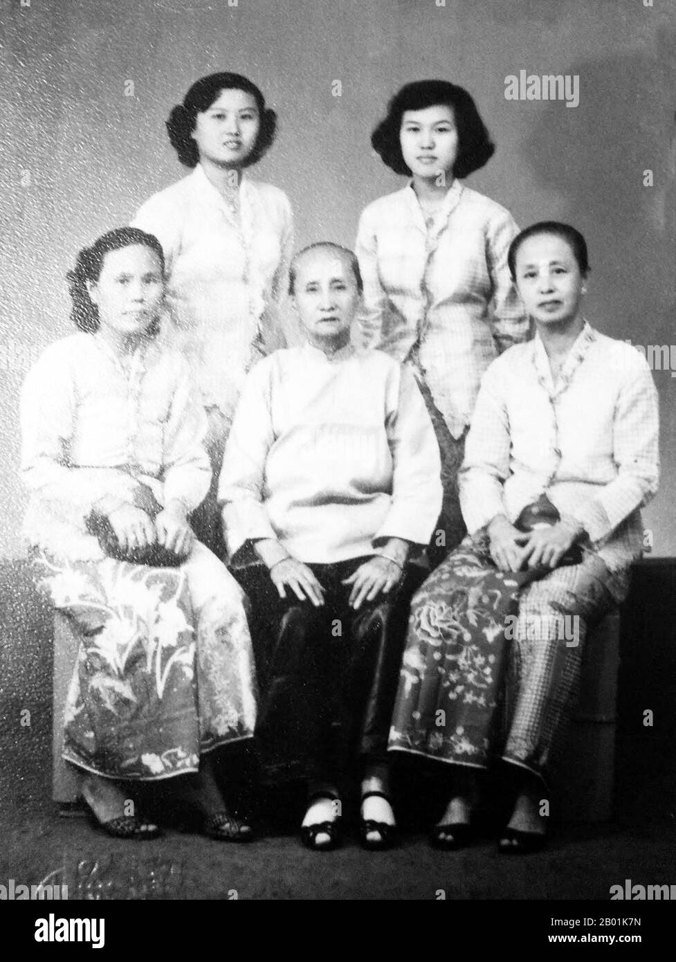 Nyonya kebaya singapore hi-res stock photography and images - Alamy