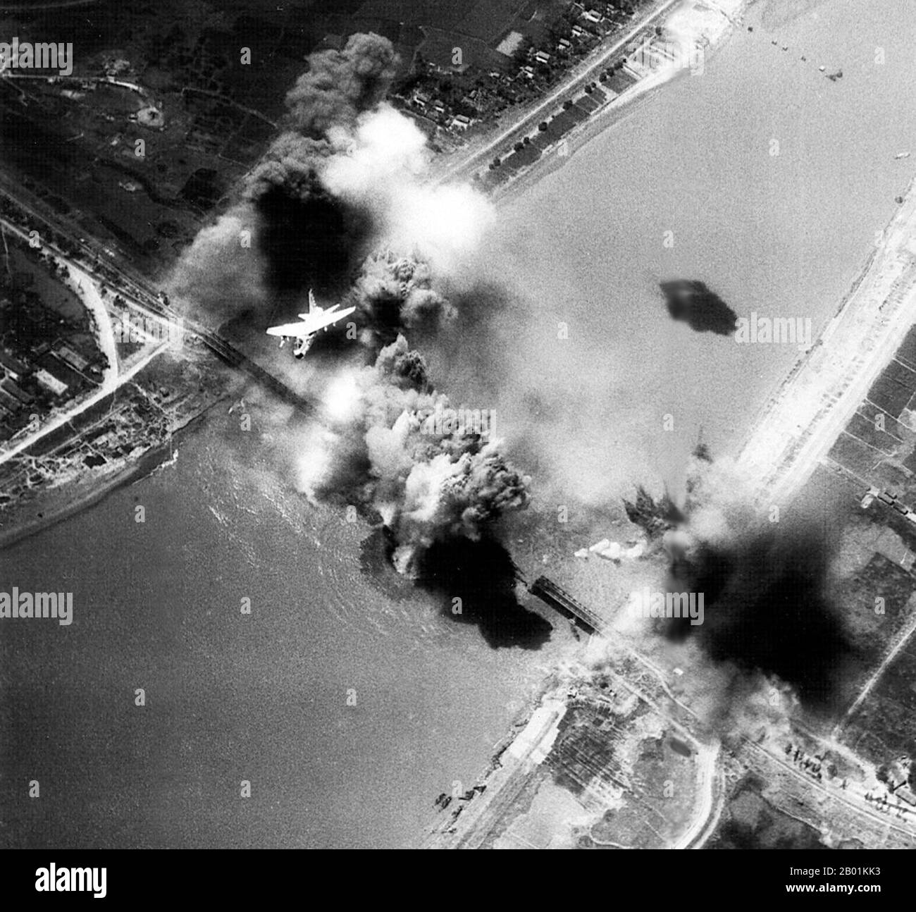 Vietnam: A U.S. Navy A-7E Corsair II bombs the Hai Duong bridge in ...
