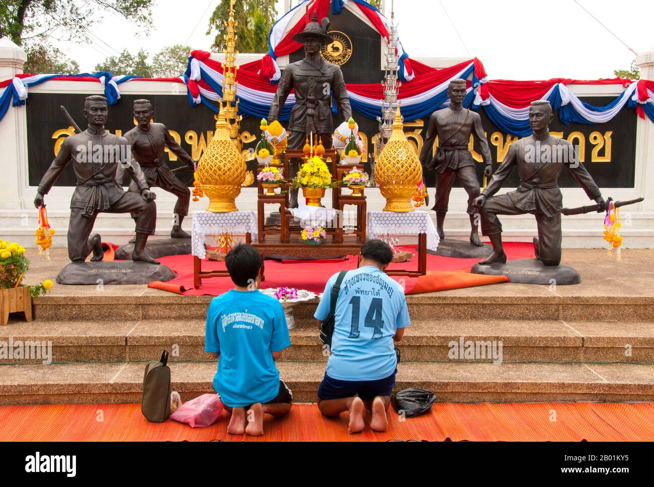 King taksin the great statue hi-res stock photography and images - Alamy
