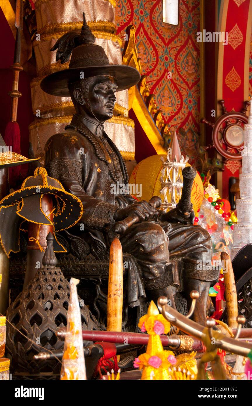 Thailand: King Taksin statue, King Taksin shrine in the middle of ...