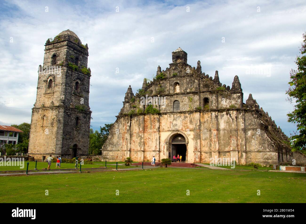 Philippines: Bell tower and church with its huge buttresses, San Agustin (St. Augustine ...