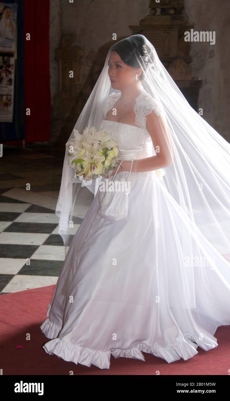 Philippines: A bride enters San Agustin (St. Augustine) Church ...