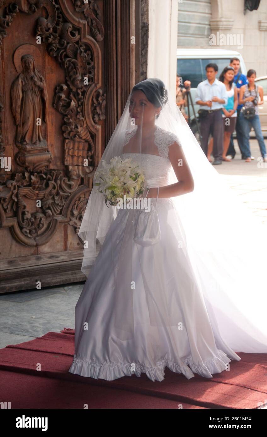 Philippines: A bride enters San Agustin (St. Augustine) Church ...