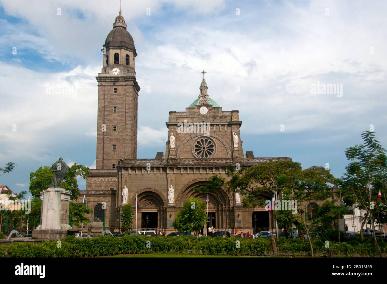 Philippines: Manila Cathedral, Intramuros, Manila. The Manila Metropolitan Cathedral-Basilica ...