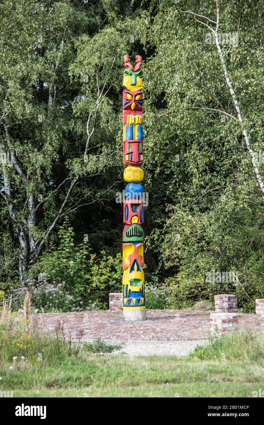 Colorful totem pole hi-res stock photography and images - Alamy
