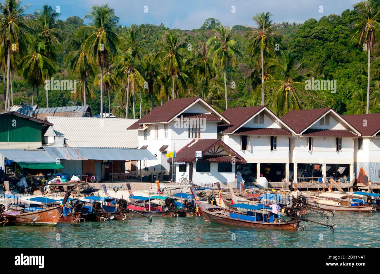 Thailand: Tour boats, Tonsai Bay, Tonsai Village (Ban Ton Sai), Ko Phi ...