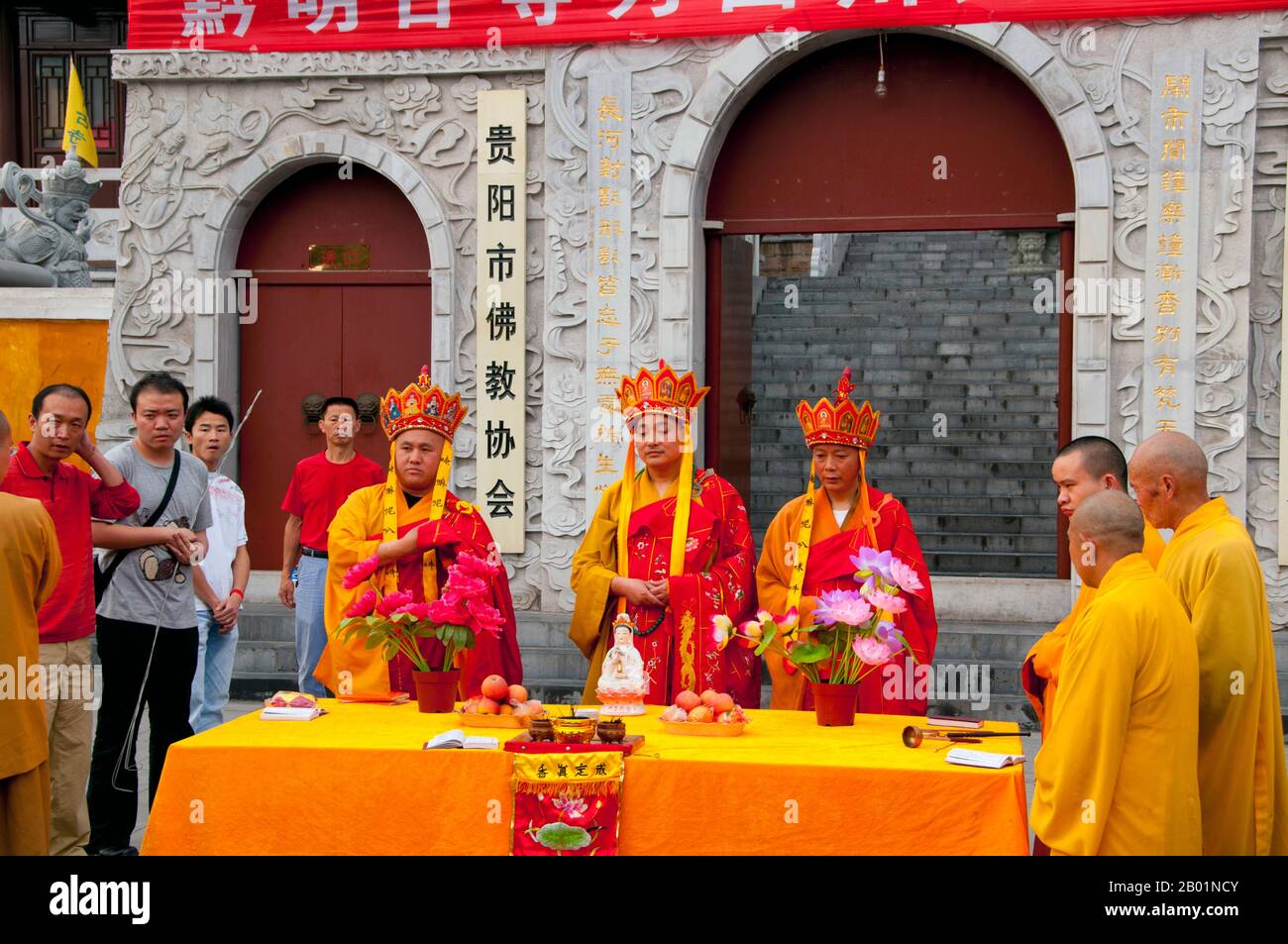 Buddhist monk rituals hi-res stock photography and images - Alamy