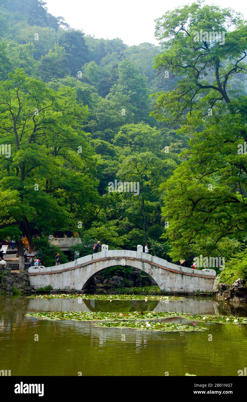 China: Arched bridge in Qianling Shan Park, Guiyang, Guizhou Province ...