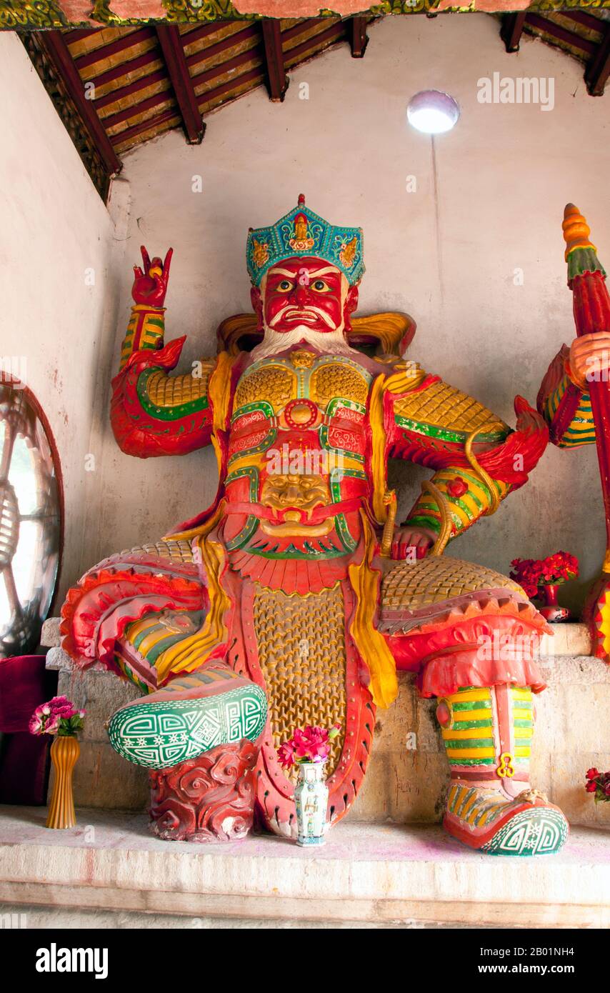 China: Temple guardian, Hongfu Si (Hongfu Temple), Qianling Shan Park ...