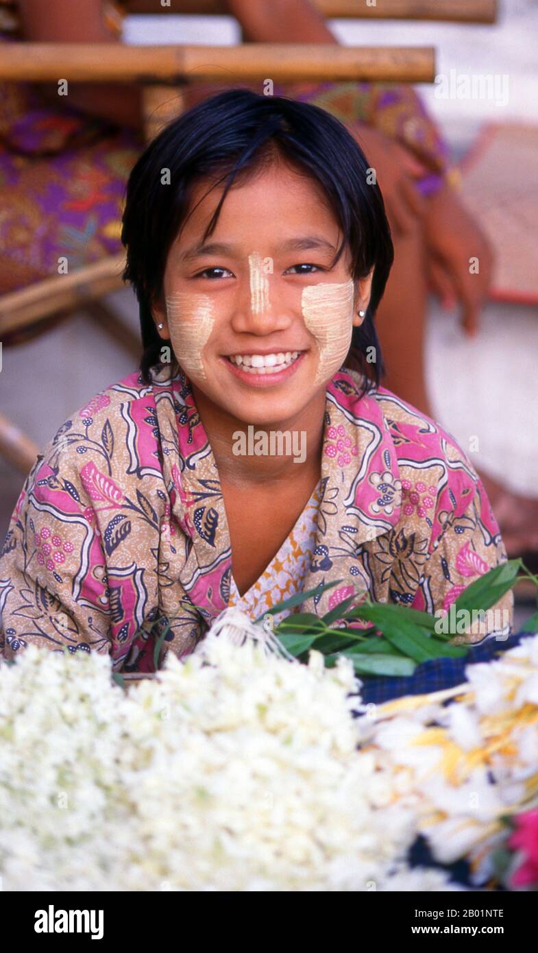 Cosmetic make hi-res stock photography and images - Alamy