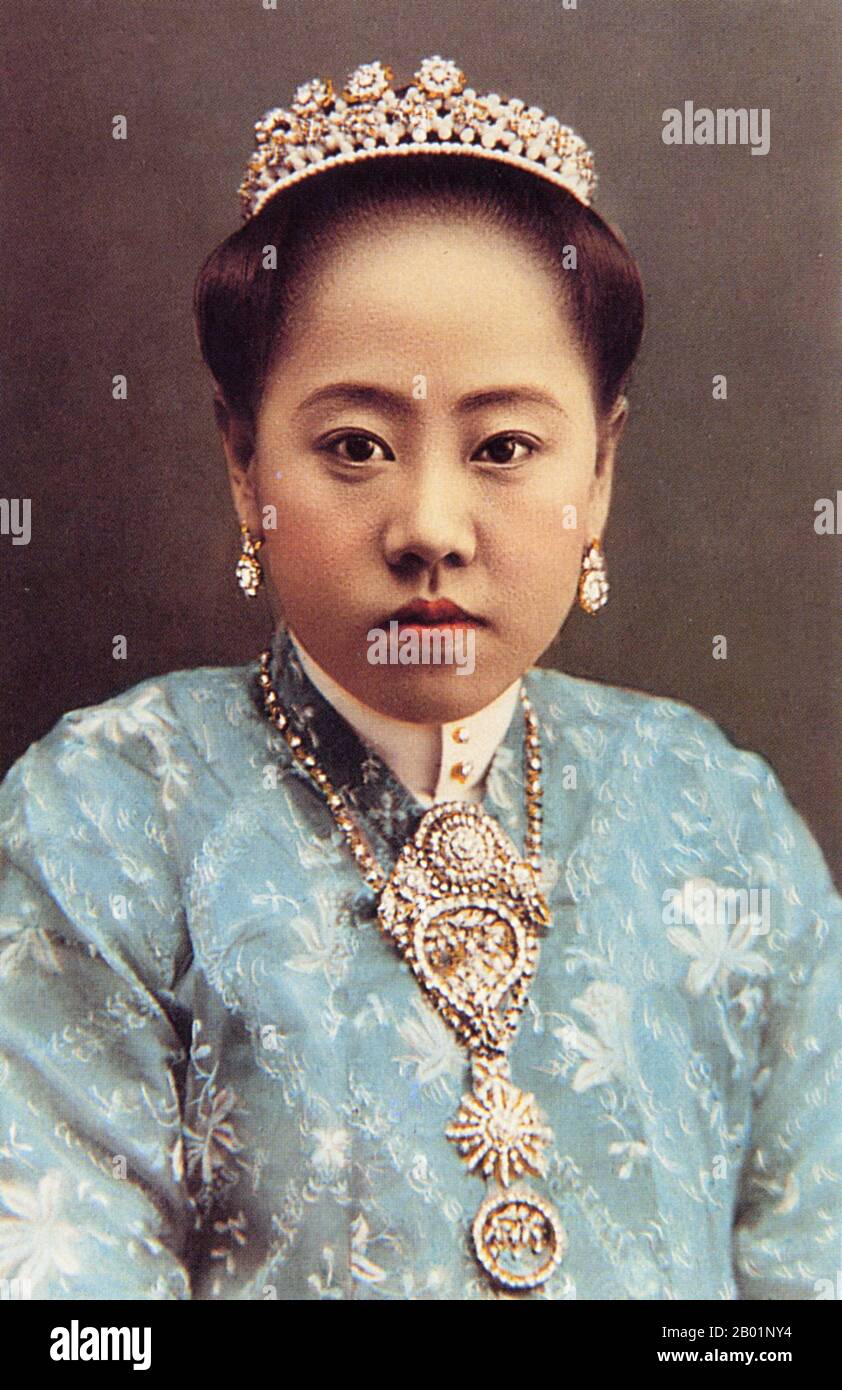 Baba nonya singapore hi-res stock photography and images - Alamy