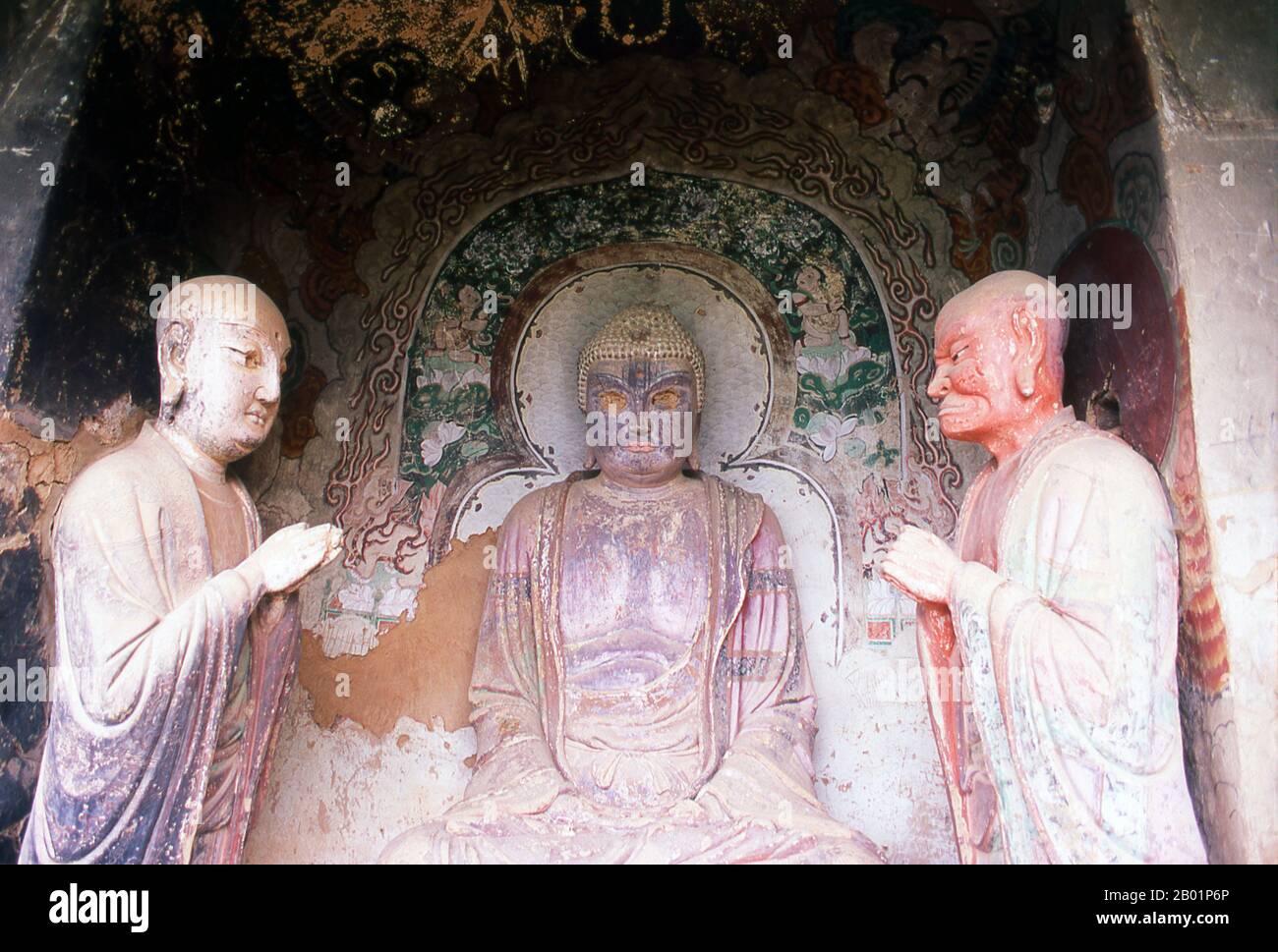 China: Buddha flanked by bodhisattvas, Maiji Shan Grottoes, Tianshui ...