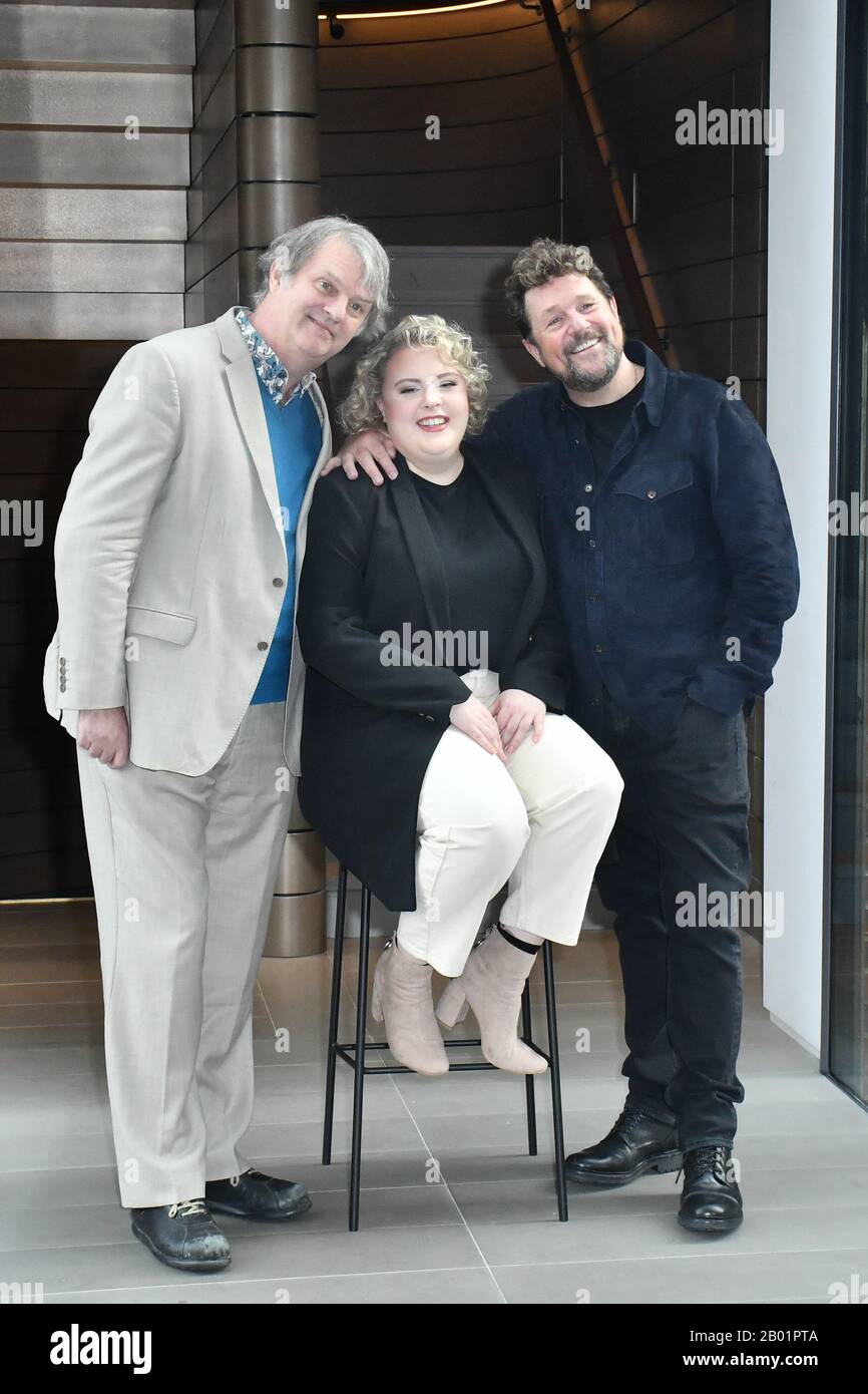Hairspray with michael ball hi-res stock photography and images - Alamy