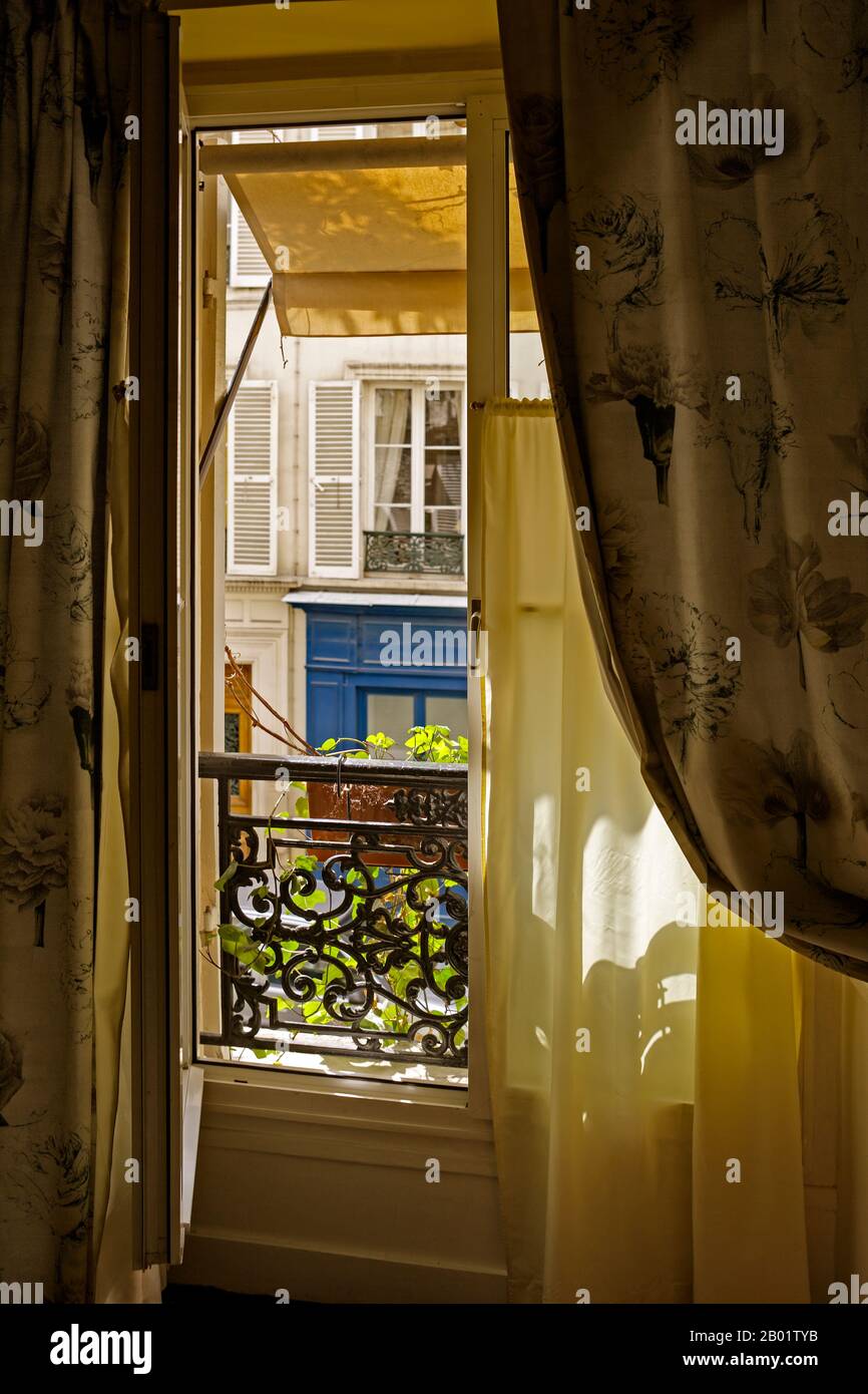 Open window view of paris hi-res stock photography and images - Alamy
