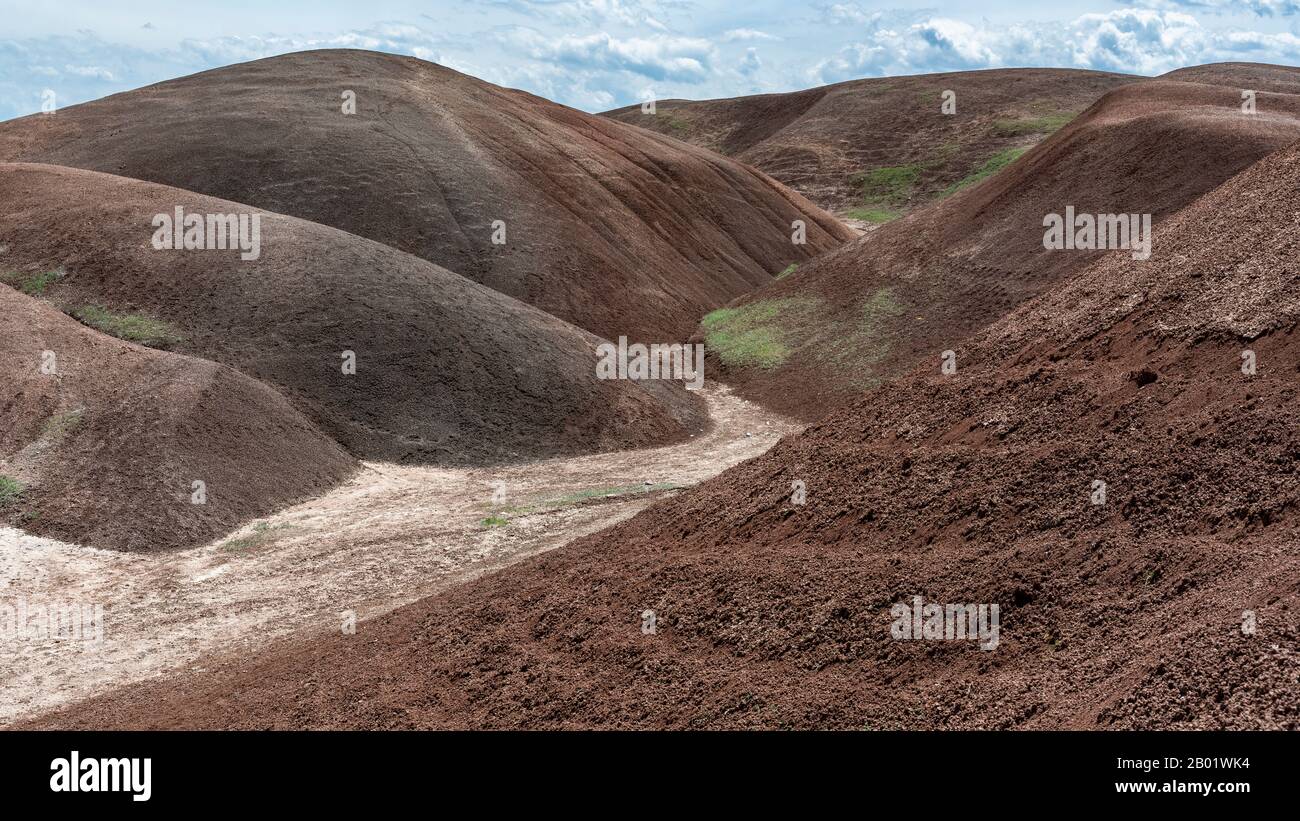Colored Mountains, red and green, near the Aras river in Turkey Stock ...