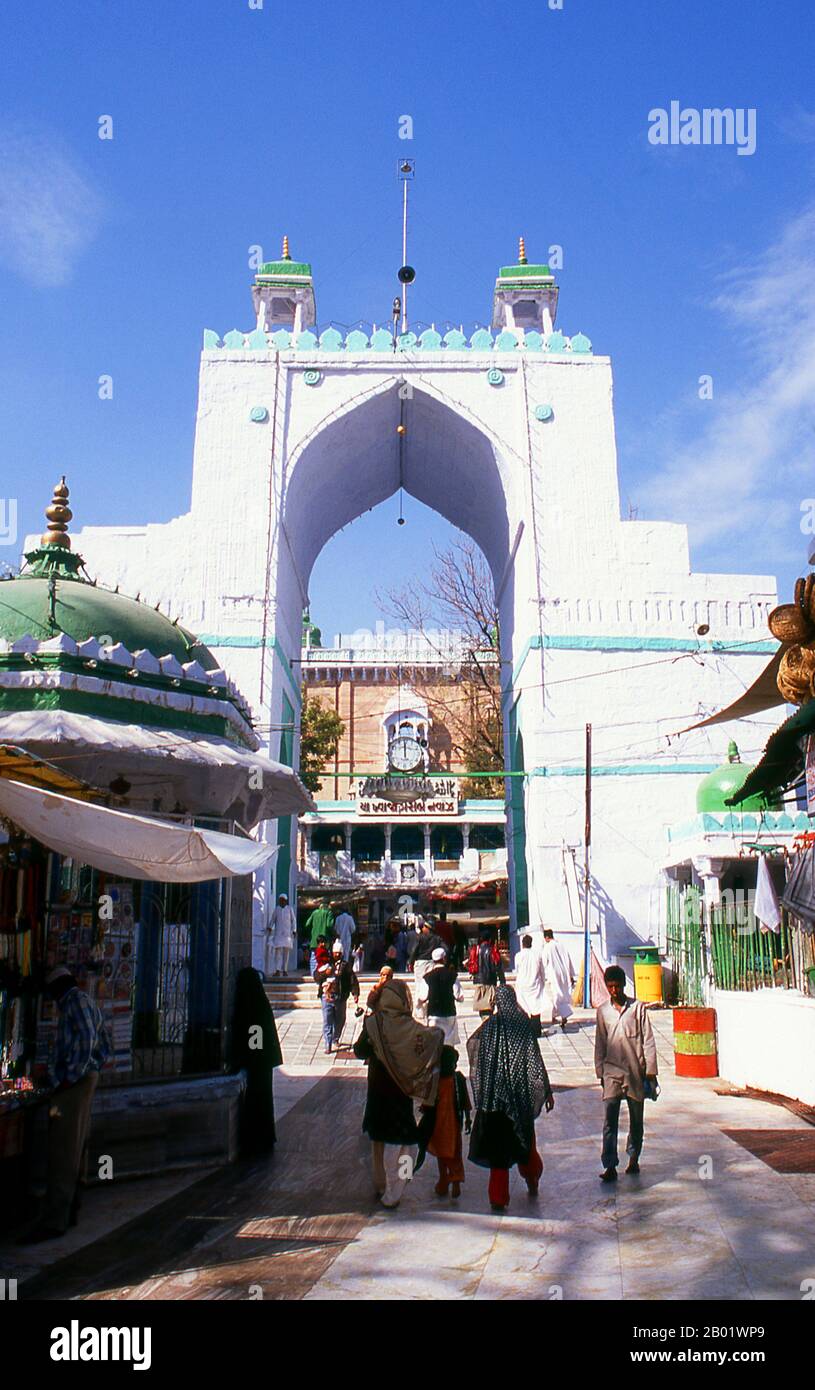Sufi saint moinuddin chishti hi-res stock photography and images - Alamy