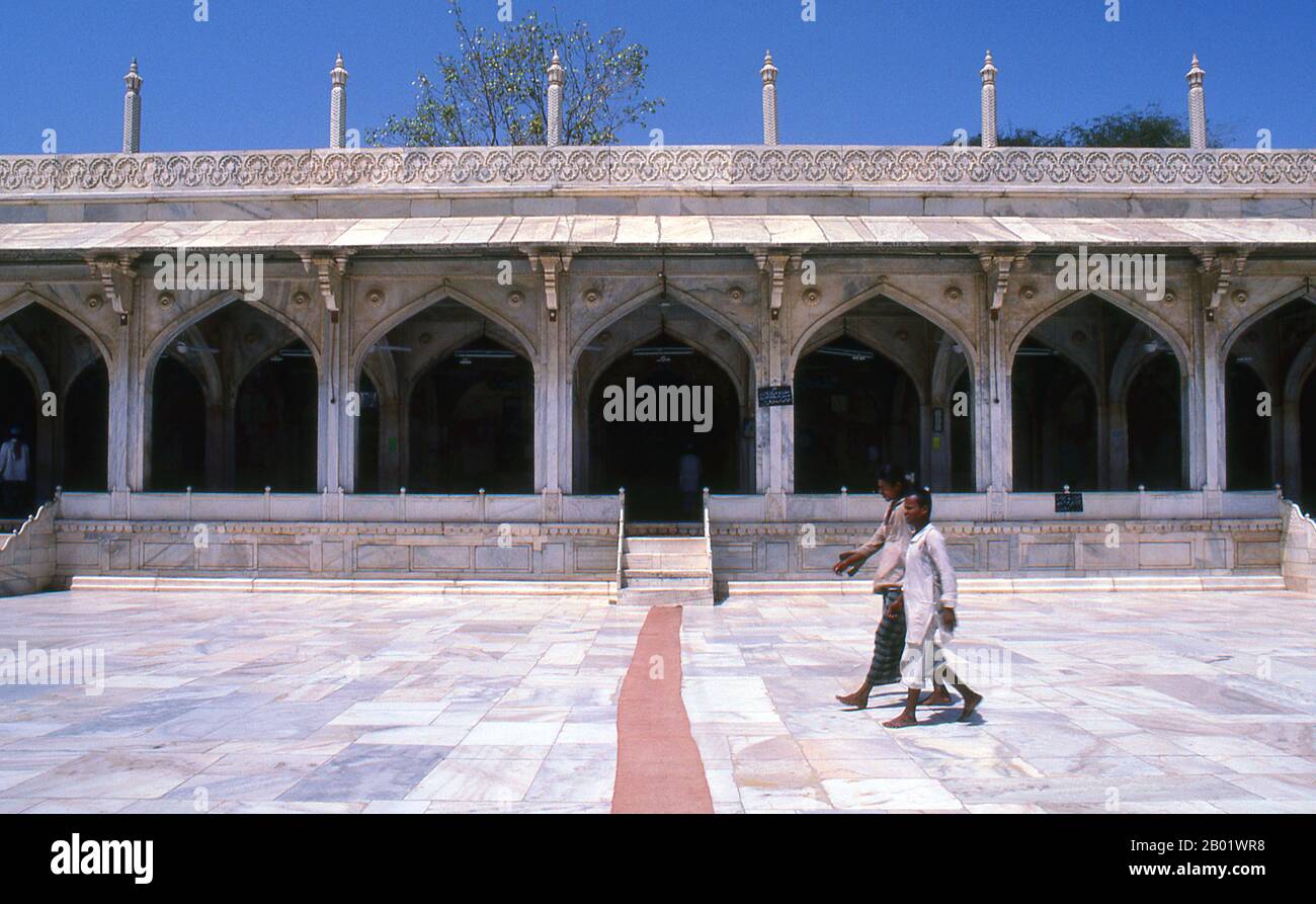 Chishti order hi-res stock photography and images - Alamy