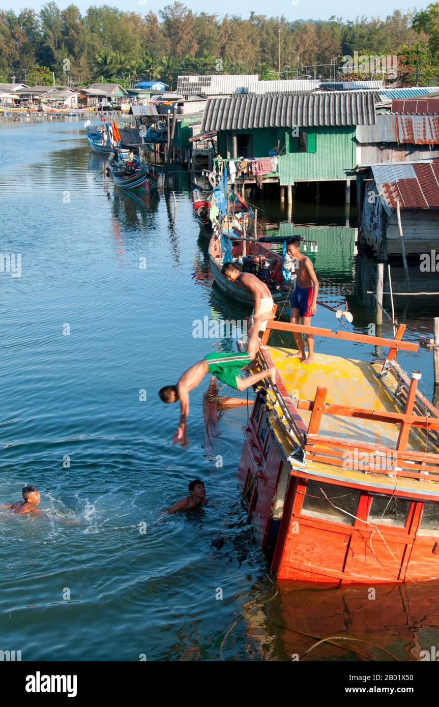 Boy diving into river hi-res stock photography and images - Alamy